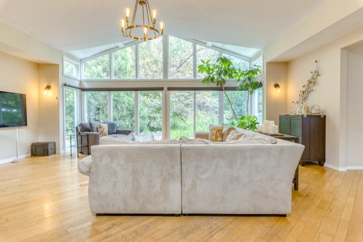 Hot Tub Retreat | Wooded Views • Peaceful & Cozy - Cherry Beach, Three Oaks