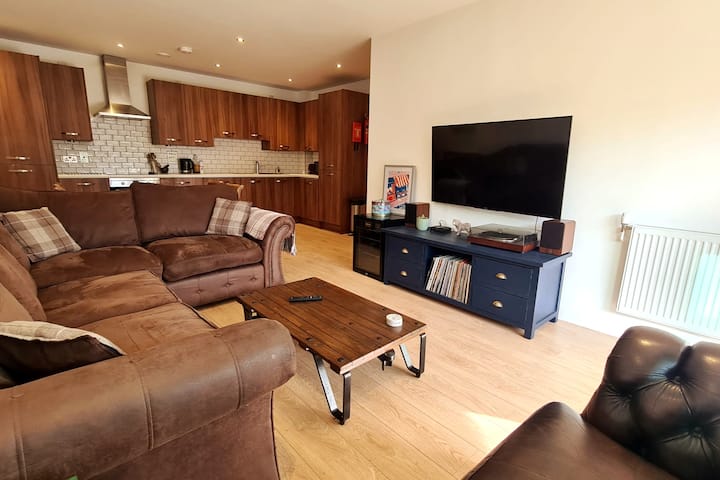 Stylish London Flat W/ Ac Unit, Office & Balcony - Leyton