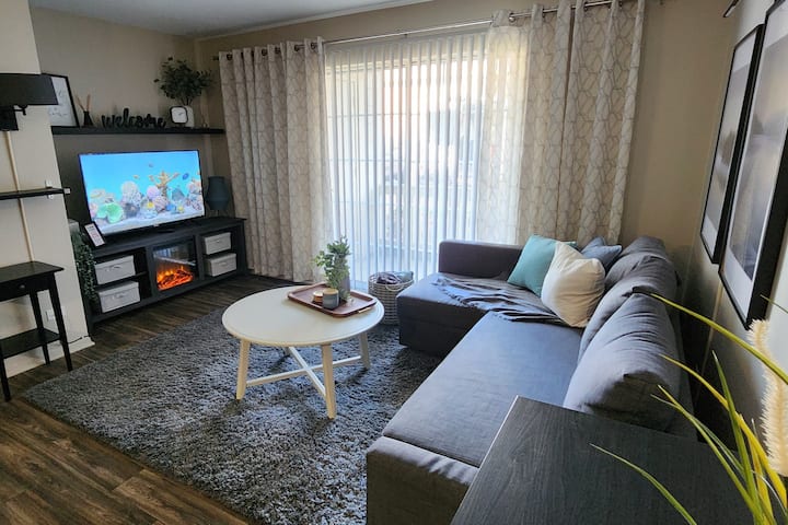 Smoke Free Community, Pet Free Unit, Washer Dryer - Downers Grove, IL