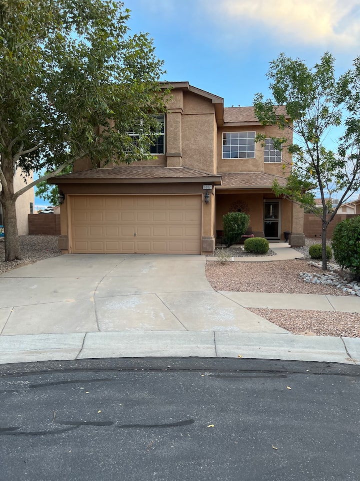 Spacious 4 Bedroom Home In A Gated Community - Rio Rancho, NM