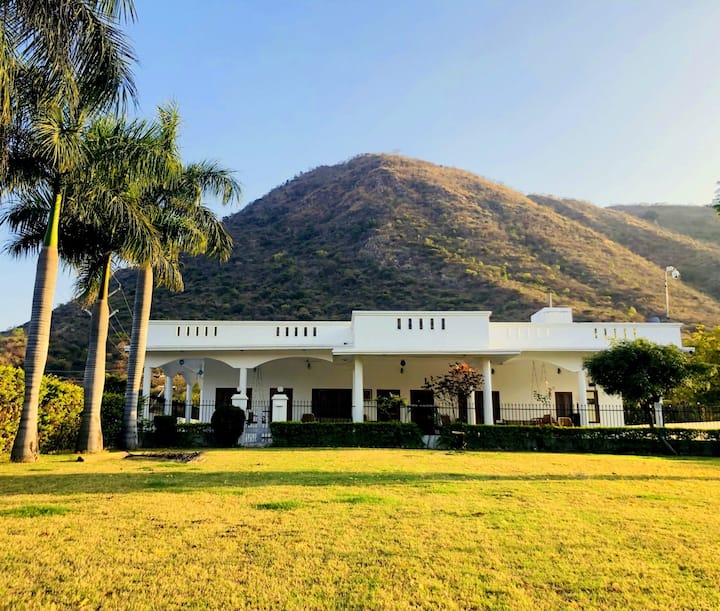 Private Farm-stay With Mountain View Bungalow - Udaipur