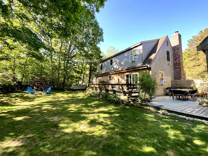 Spacious And Homey Retreat In Vineyard Haven - Oak Bluffs, MA