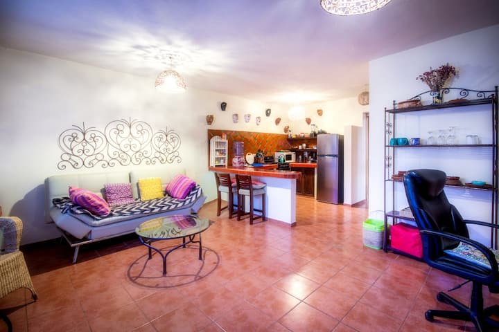 El Colibrí ~ Walk To Plaza Grande ~ King Bed! - Pátzcuaro