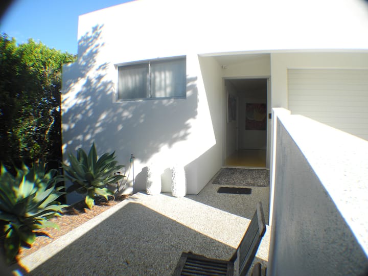 Peaceful Private Very Close Walk To Beach - Noosa