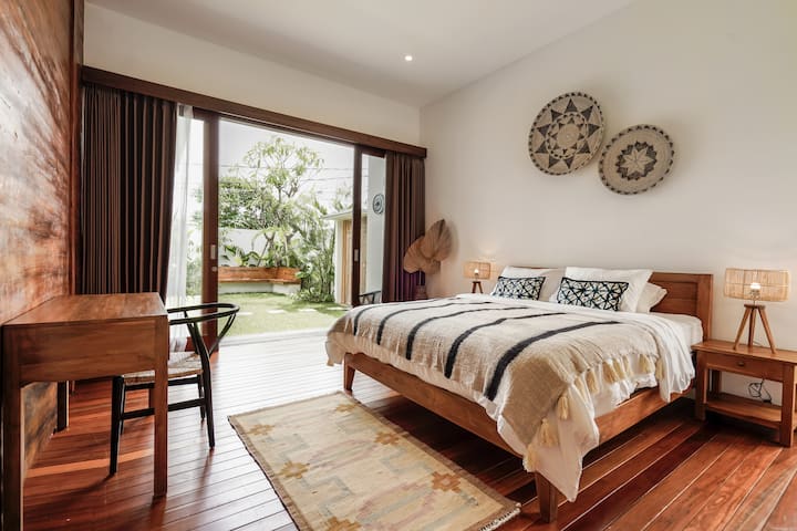 Superb 3br Villa In The Center Of Canggu - Bali