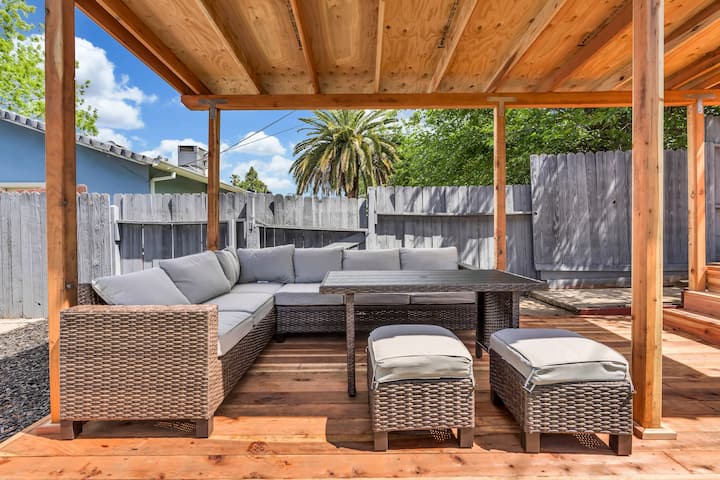 River Getaway W/ Hot Tub, Spacious Deck & Bbq - Rancho Cordova, CA