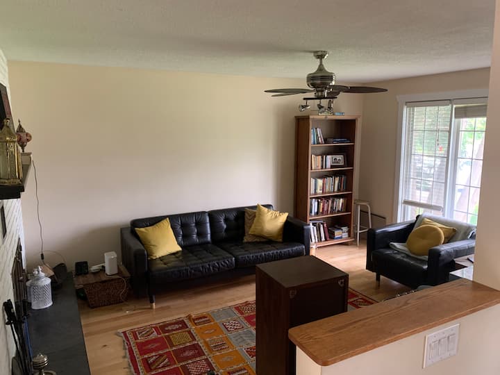 Spacious Home, Steps From River. - Kanata