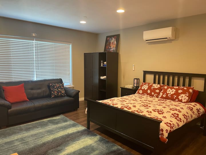 B: Private Studio Apart. Near Seatac Airport - Des Moines, WA