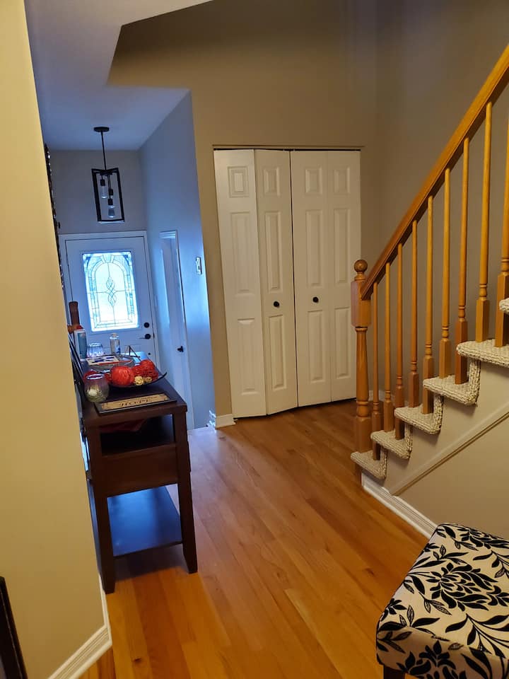 "Cozy Ensuite Master Bedroom In Kanata South"! - Ottawa