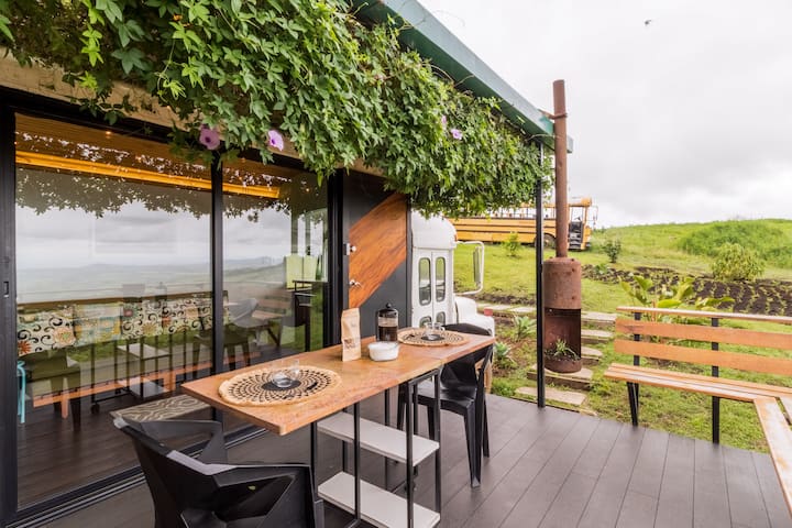 Nature Stay In Designer Bus | Private Deck & View - コスタリカ