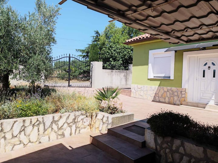 For Family And Dogs (Gratis) With Garden, Garage - Banjole