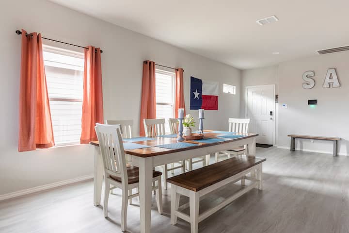 El Viva Cielo (At&t Center/ Fort Sam/ River Walk) - Green Acres Golf and Games - San Antonio