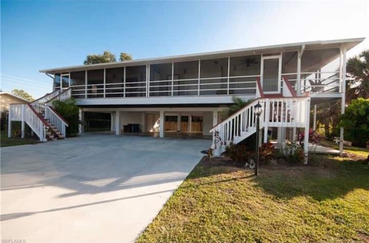 Gulf Access Newly Renovated - Bonita Springs, FL