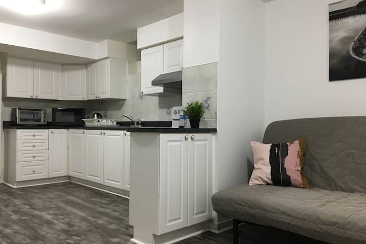 Spacious 2 Bedroom Home In Downtown Mississauga - Mississauga