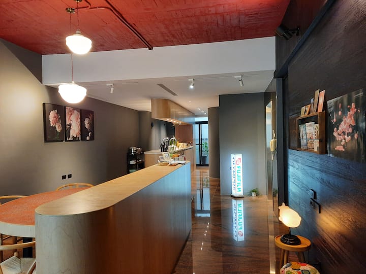 珍遇珍寓台南包棟民宿|電梯住宿June June House|市中心近美術館附車庫、廚房、投影機 - Tainan City