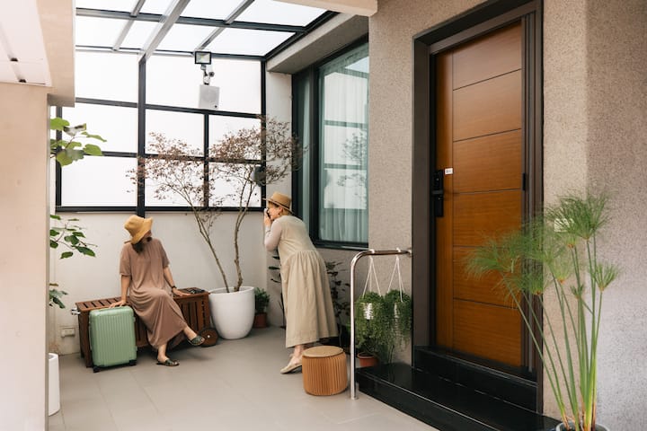 珍遇珍寓台南包棟民宿|12人電梯住宿近美術館|車庫、廚房、switch投影機 - Tainan City