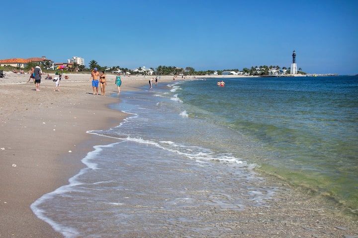 Tropical Paradise Steps To The Beach! Monthly Deal - Pompano Beach, FL