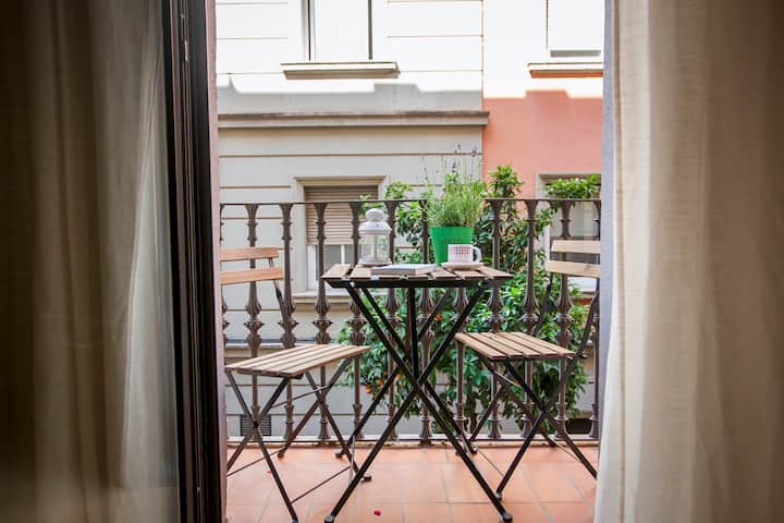 Authentic Gracia: 2br, High Ceilings And Balcony - Costa Brava