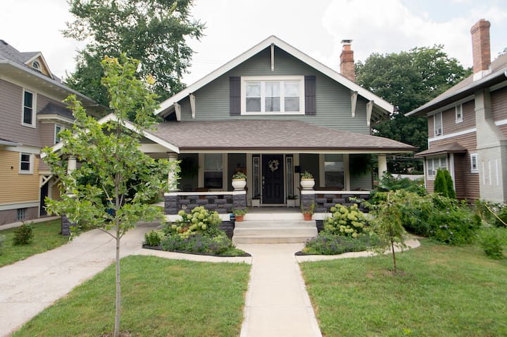 Spacious Modern Home Near Downtown Indy•sleeps 16! - Indiana