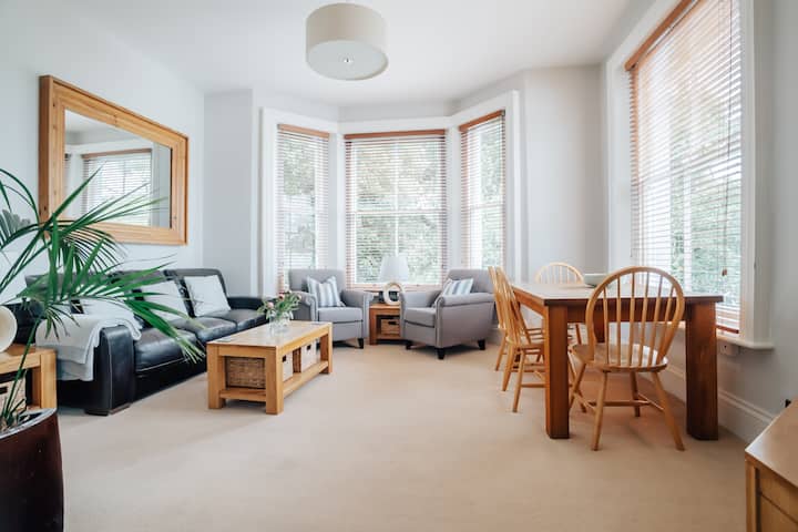 Spacious 2 Bedroom Apartment in Westbourne - Poole