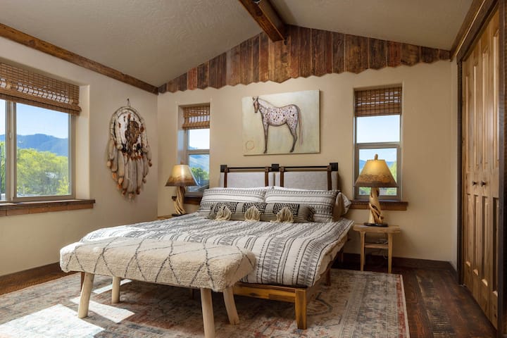 The Wooly Bungalow - Authentic Montana Getaway - Missoula, MT