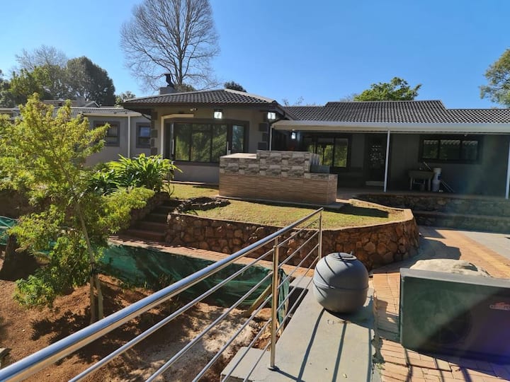 A Sumptuous 4-bedroom With A Pool - Kloof