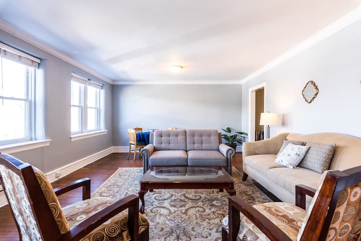 Sunny 2bd + 2ba Apt In Chestnut Hill W/deck - Bryn Mawr, PA