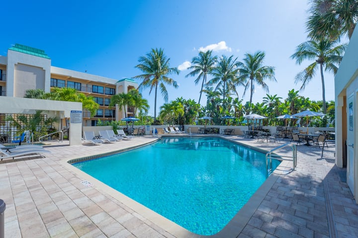 Lovely Queen Studio In Boca (Pool-gym-parking) - Highland Beach, FL