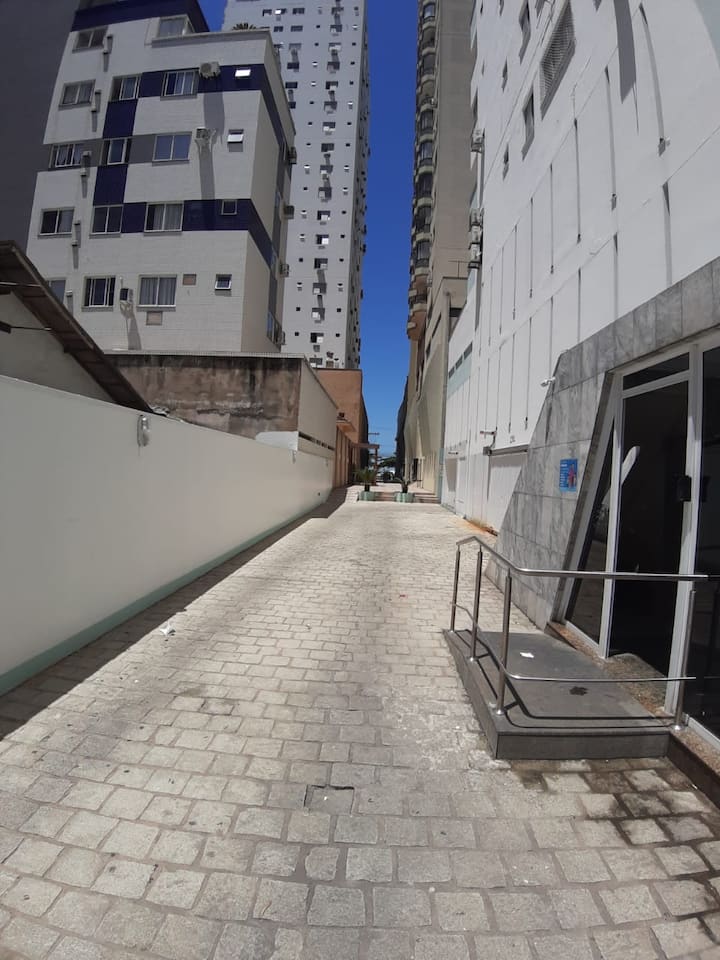Apartamento Com Acesso Privativo à Praia. - Balneário Camboriú