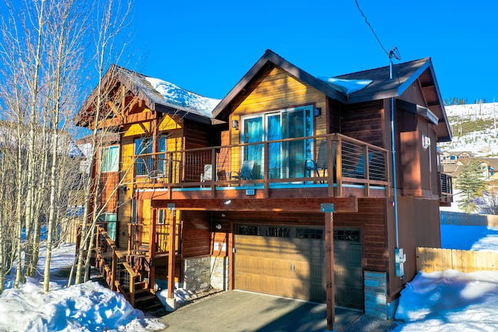 Newly Built Getaway With Hot Tub & Panoramic Views - South Lake Tahoe, CA