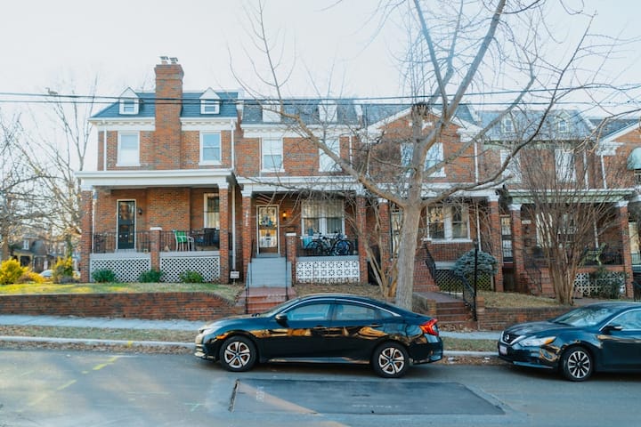 Beautiful 5 Bedroom Townhome In Nw Dc - Silver Spring, MD
