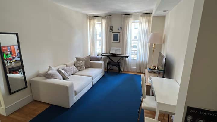 A Chic One Bedroom Apartment In Upper East Side - Queens, NY