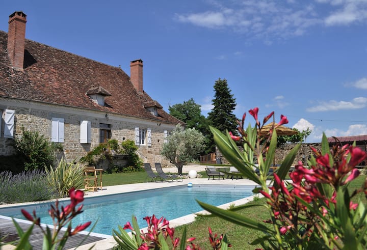 Maison De Famille Authentique Avec Piscine Privée - Vayrac