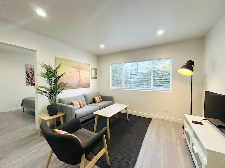 1br Apt In Brentwood By Just Bring Your Toothbrush - Los Angeles, CA