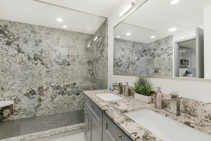 North Modern Tranquil Getaway - Oro Valley, AZ