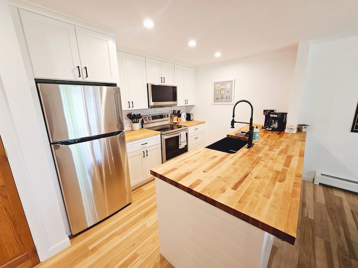 Cute Two Bedroom Condo Close To Stowe Mountain - Stowe, VT