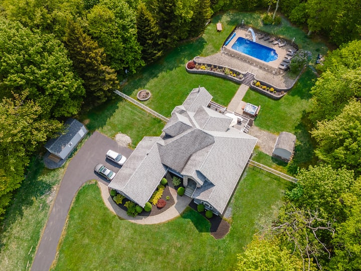 4,500' Estate-pool+slide·hot Tub·game Room·5 Acres - Mount Pocono, PA