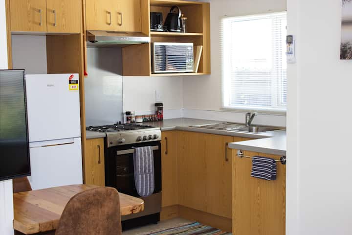 Orewa Kiwi Cabins - Fantail Cabin - Waiwera
