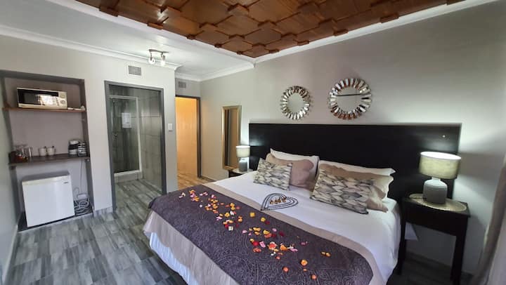 Gemstone Guesthouse - Amethyst King/twin Room - Klerksdorp