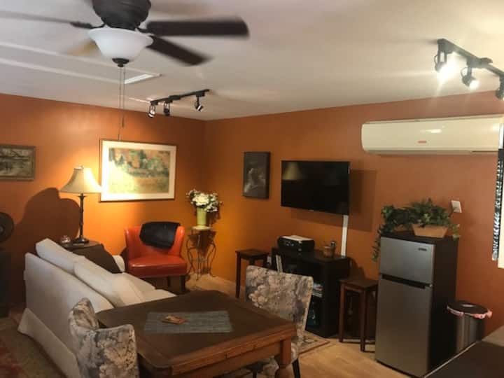 Cozy Casita In Cheery Lynn Historic District - Phoenix-Sky-Harbor Airport (PHX)