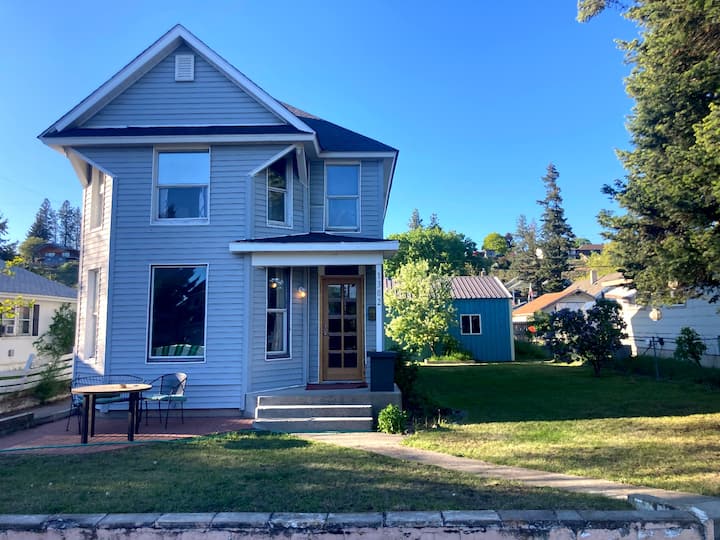 Cozy Victorian Near Hospitals - Spokane, WA