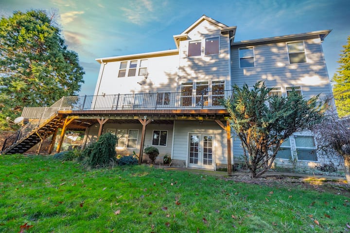 2 Bedroom Daylight Basement Fully Stocked - Gresham, OR