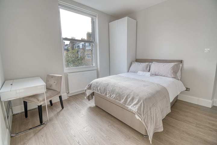 Light Studio Flat In Chelsea - London
