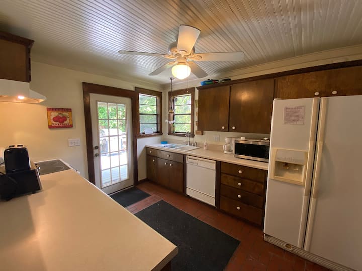 #L Private Room In Downtown Historic District - Sanford, FL