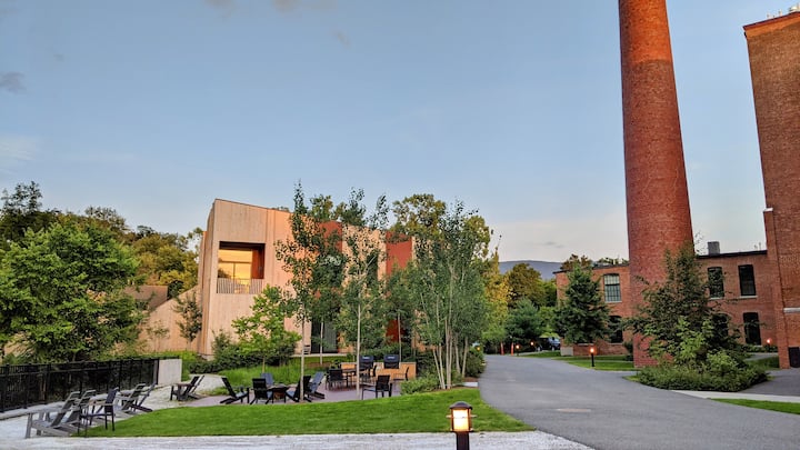 Modern Loft-downtown-walk To Shops/main St - North Adams, MA