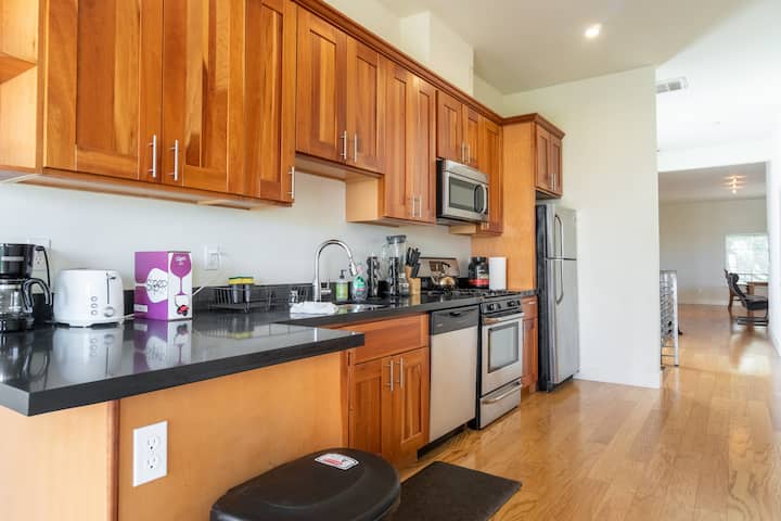 4 Bedroom Modern Flat W/ City Views & Huge Deck - São Francisco, CA