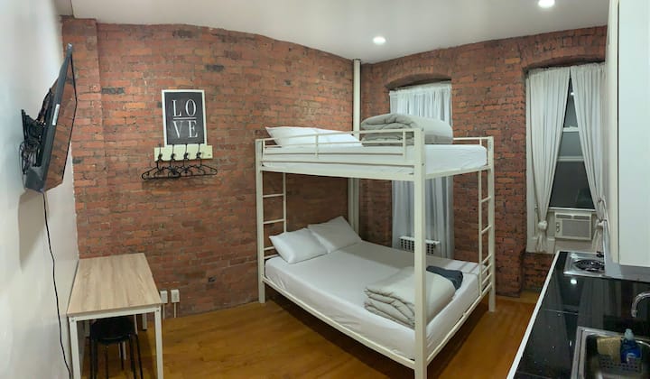 Affordable In Entire Apt In Heart Of Manhattan. - Queens, NY