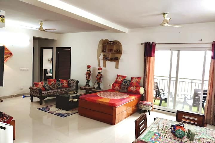 3bhk Spacious 2300sqft Rajasthani Themed Apartment - ジャイプル
