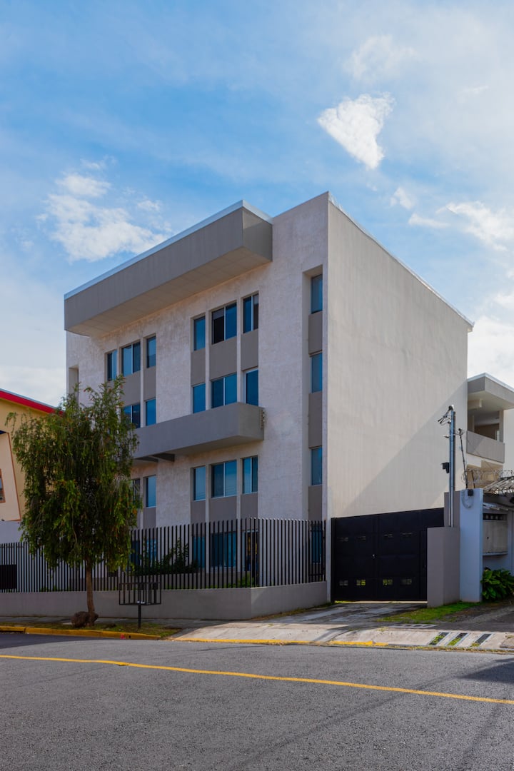 4- Newly Renovated 1 Bdrm Apartment In Sabana - San José