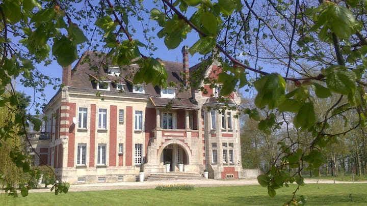 Château Billancourt, 1 H De Paris Ou Lille, 2 Ha - Roye